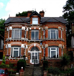 Plaque 4 – Gardner’s Tea Rooms, Godstone Road, Kenley – The Bourne Society